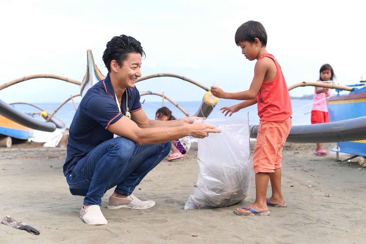 Beach clean-up - Mr World